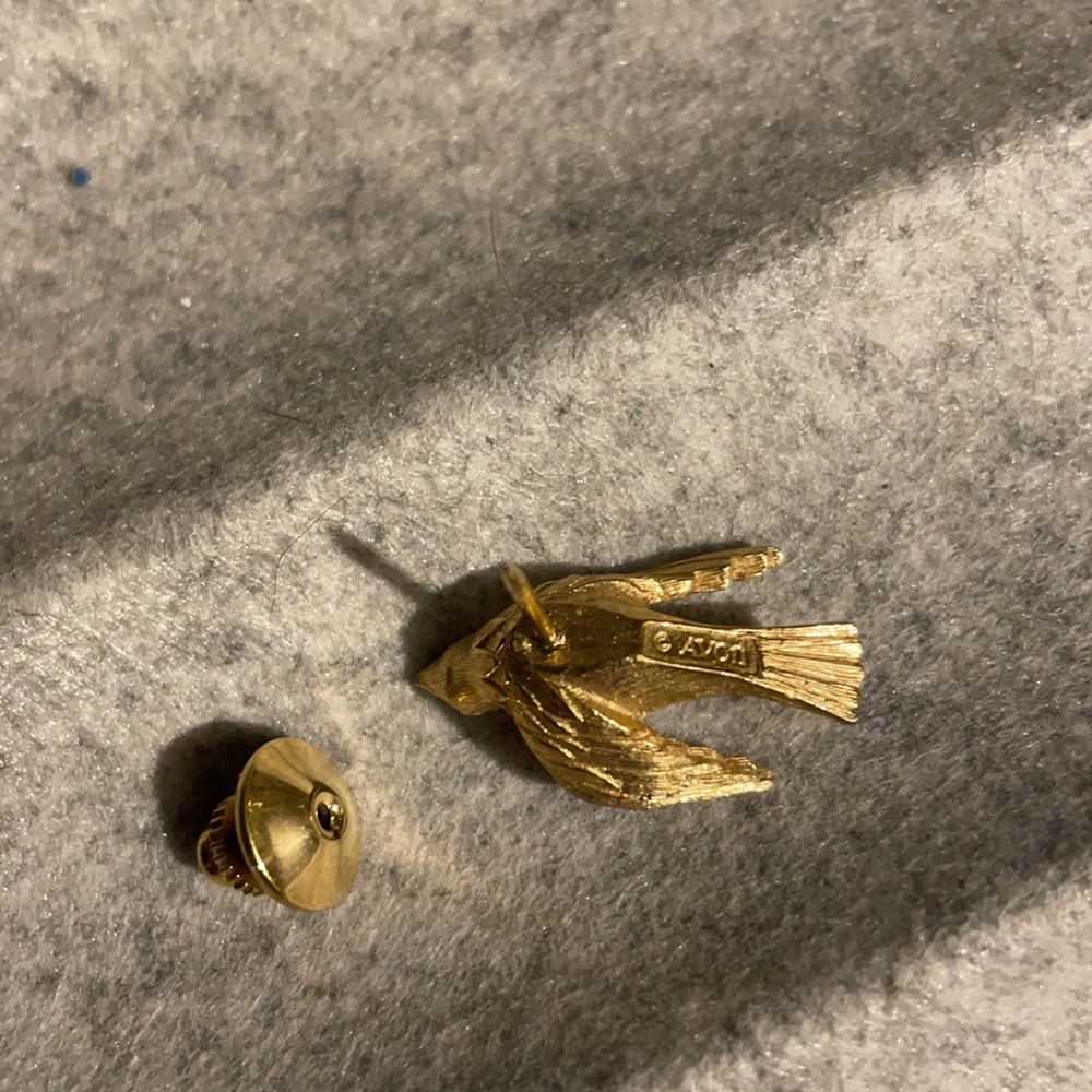 Vintage Avon 1976 Gilded Bird In Flight Gold Tone Lap… - Gem